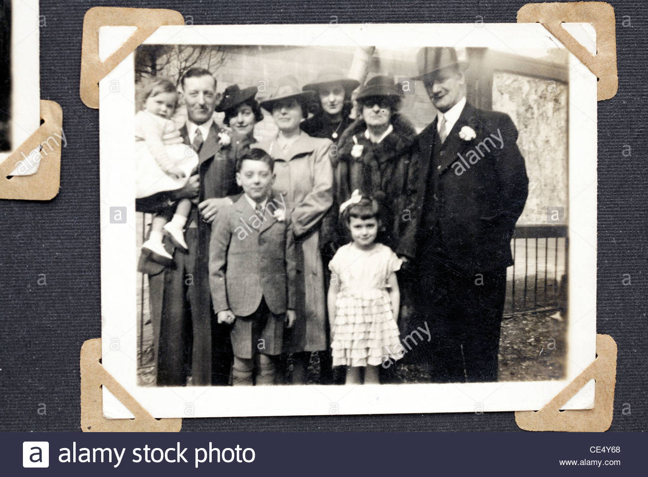1950s Family Portrait Britain Stock Photos & 1950s Family Portrait ...