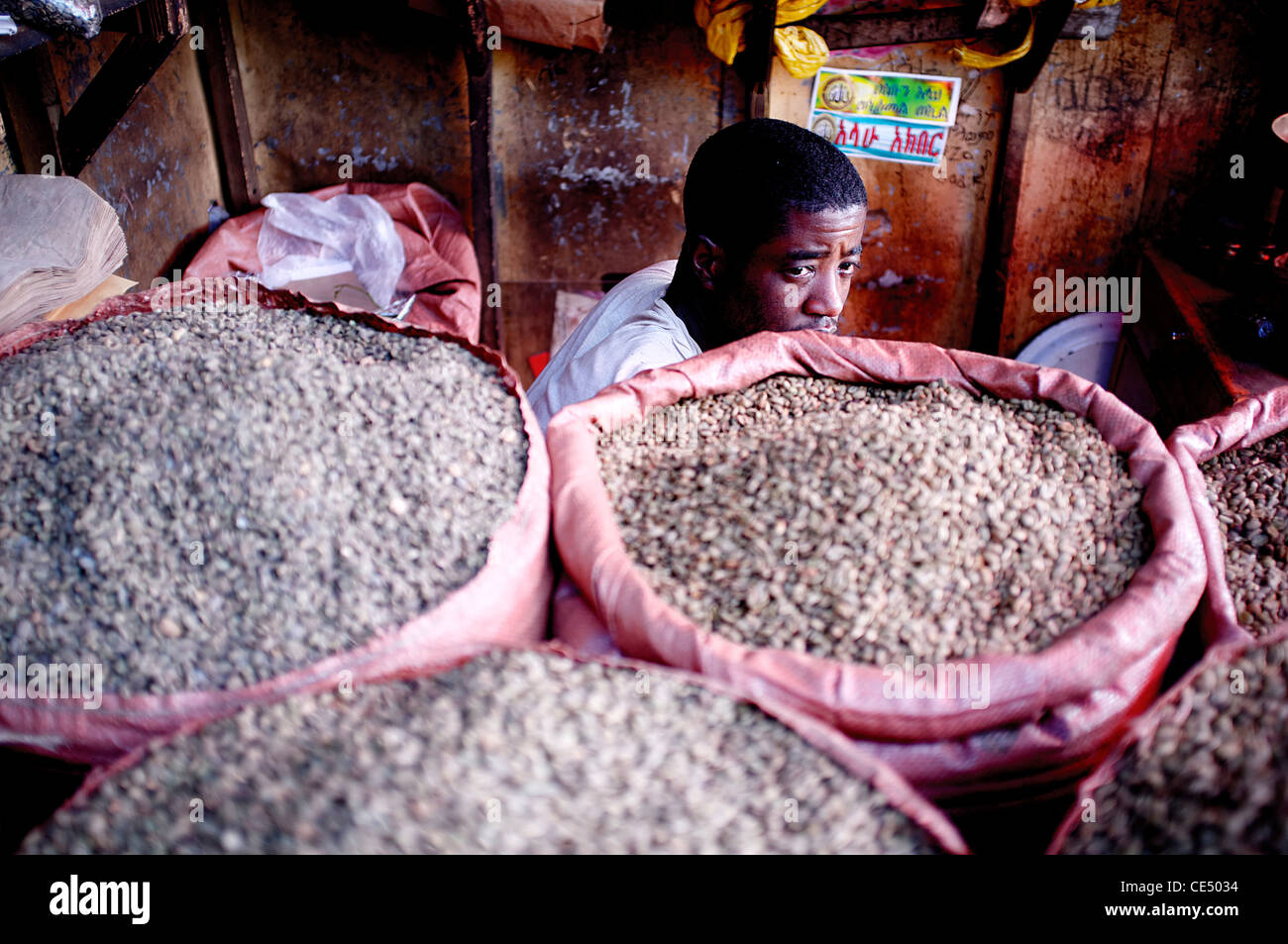 Biggest outdoor market in africa hi-res stock photography and images ...