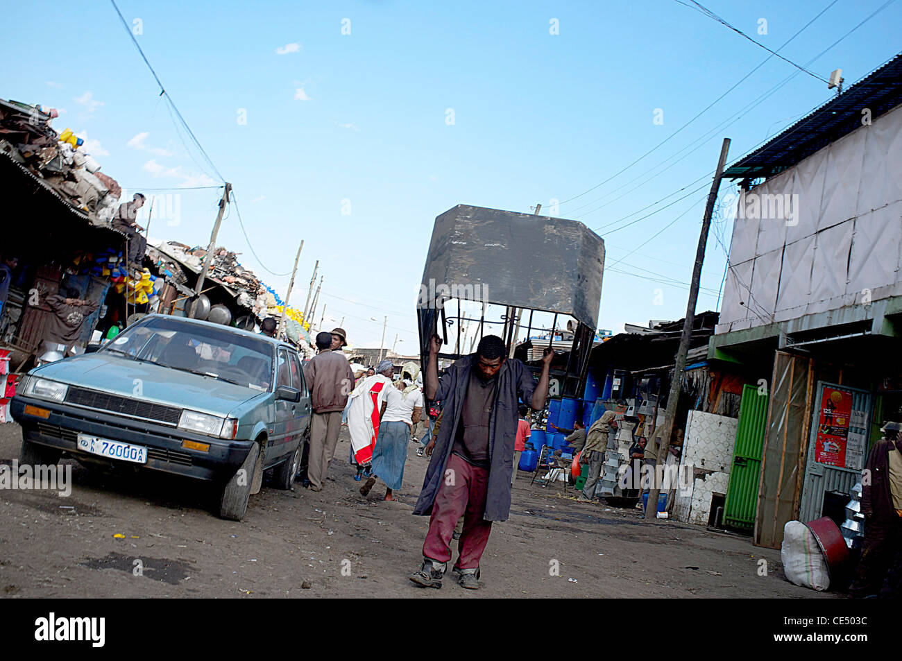 Man carrying heavy load hi-res stock photography and images - Alamy