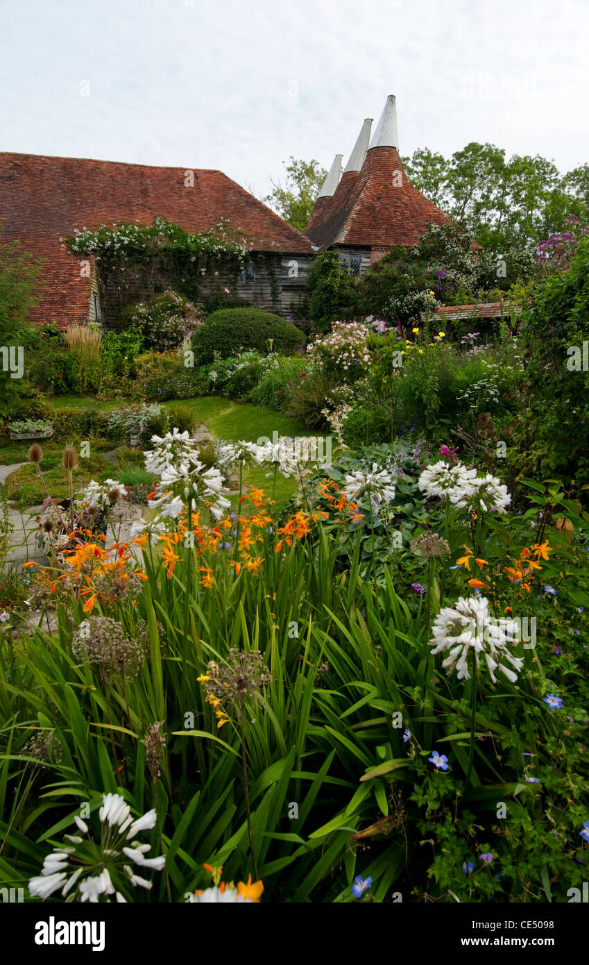 Flowers blooming in a cottage garden Stock Photo - Alamy