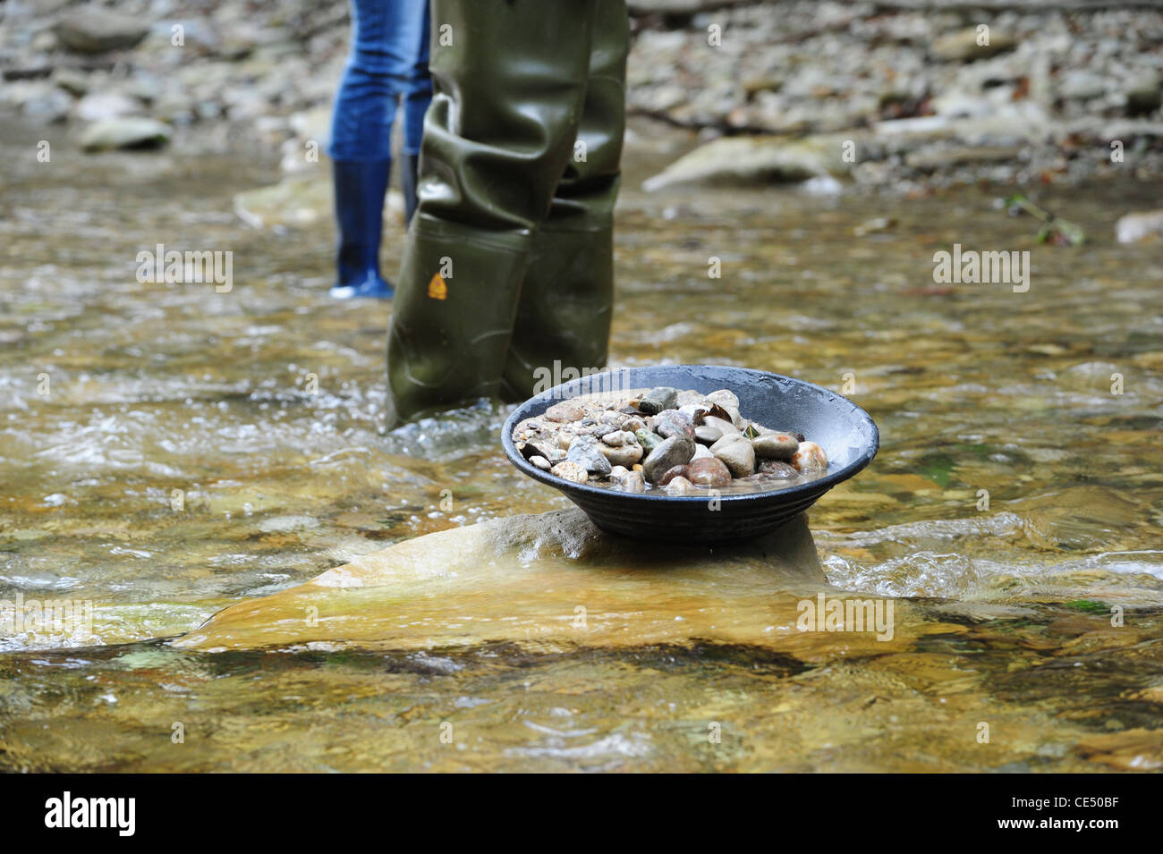 Gold washing pan hi-res stock photography and images - Alamy