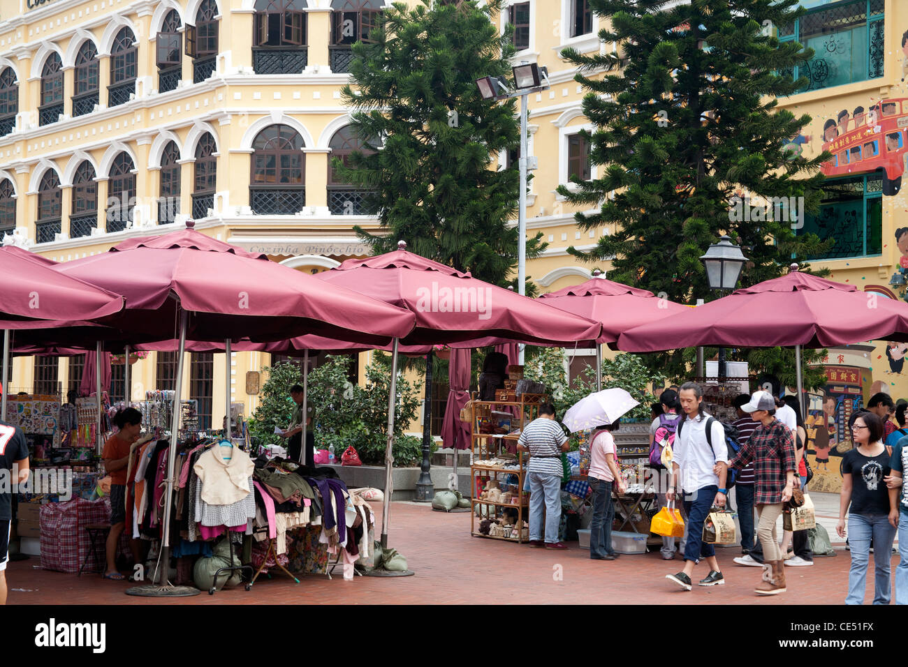 The weekend market on Rua de Cunha with Cozinha Pinocchio, Portuguese ...