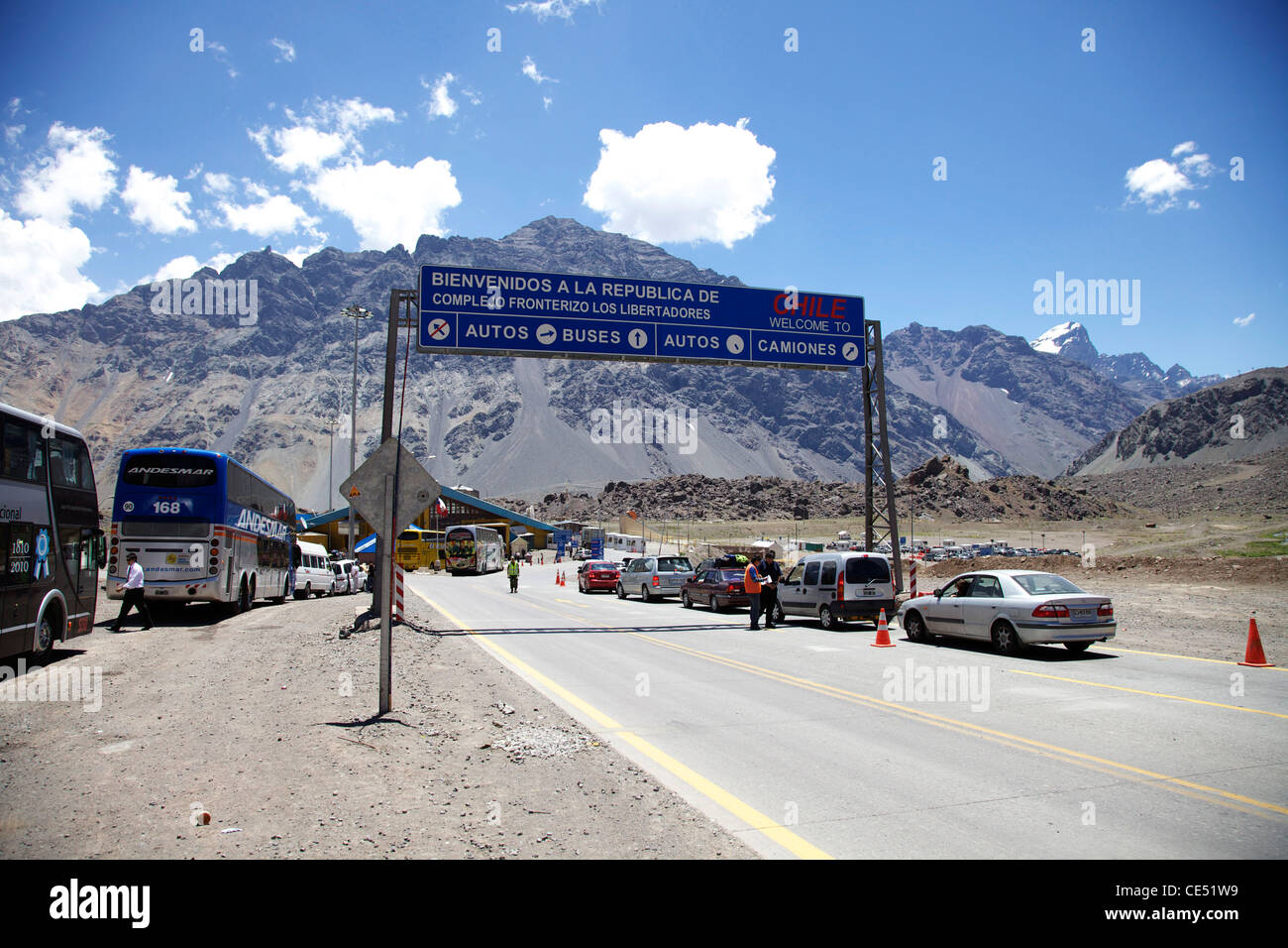 Chile border crossing hi-res stock photography and images - Alamy
