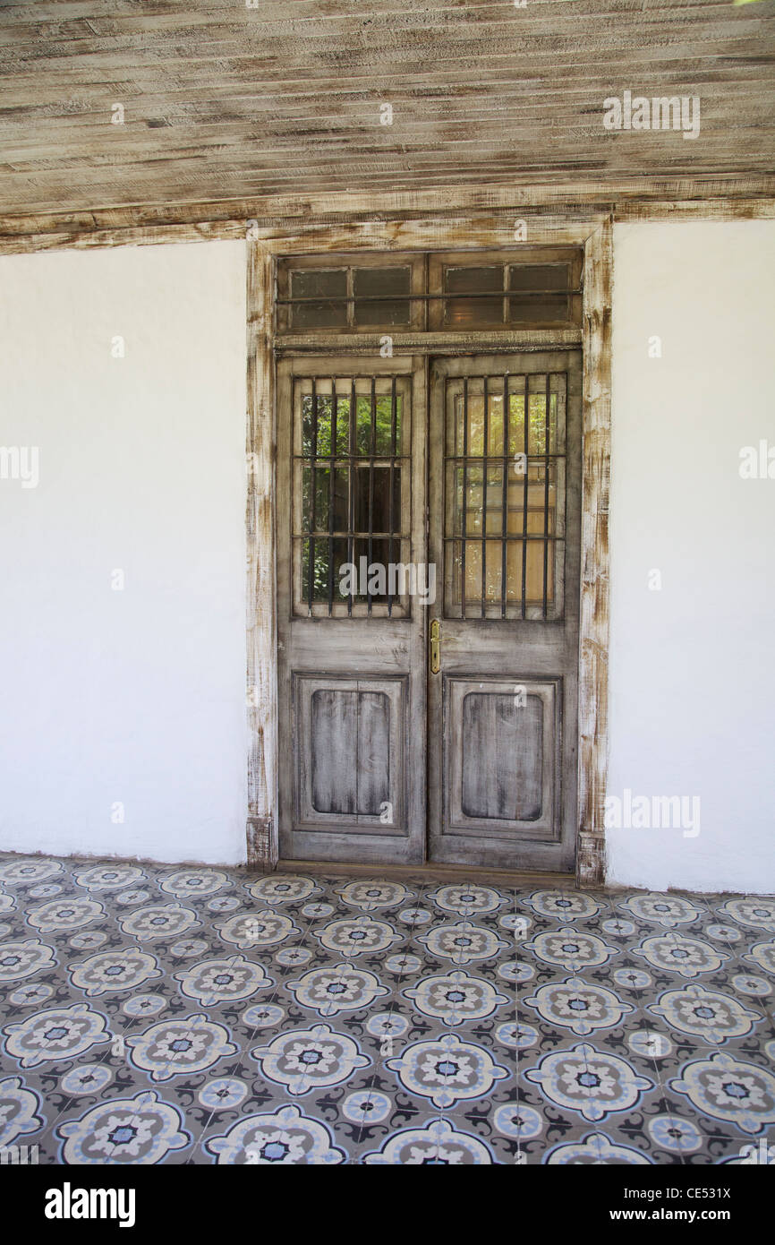 Pair of entrance doors hi-res stock photography and images - Alamy