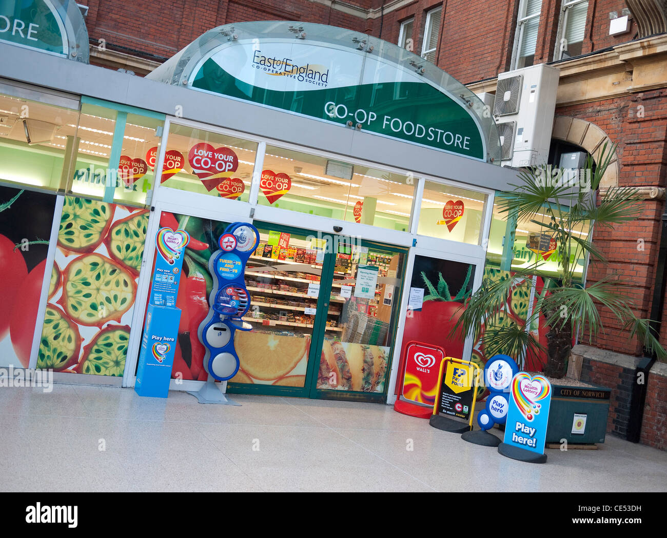Co operative store hi-res stock photography and images - Alamy