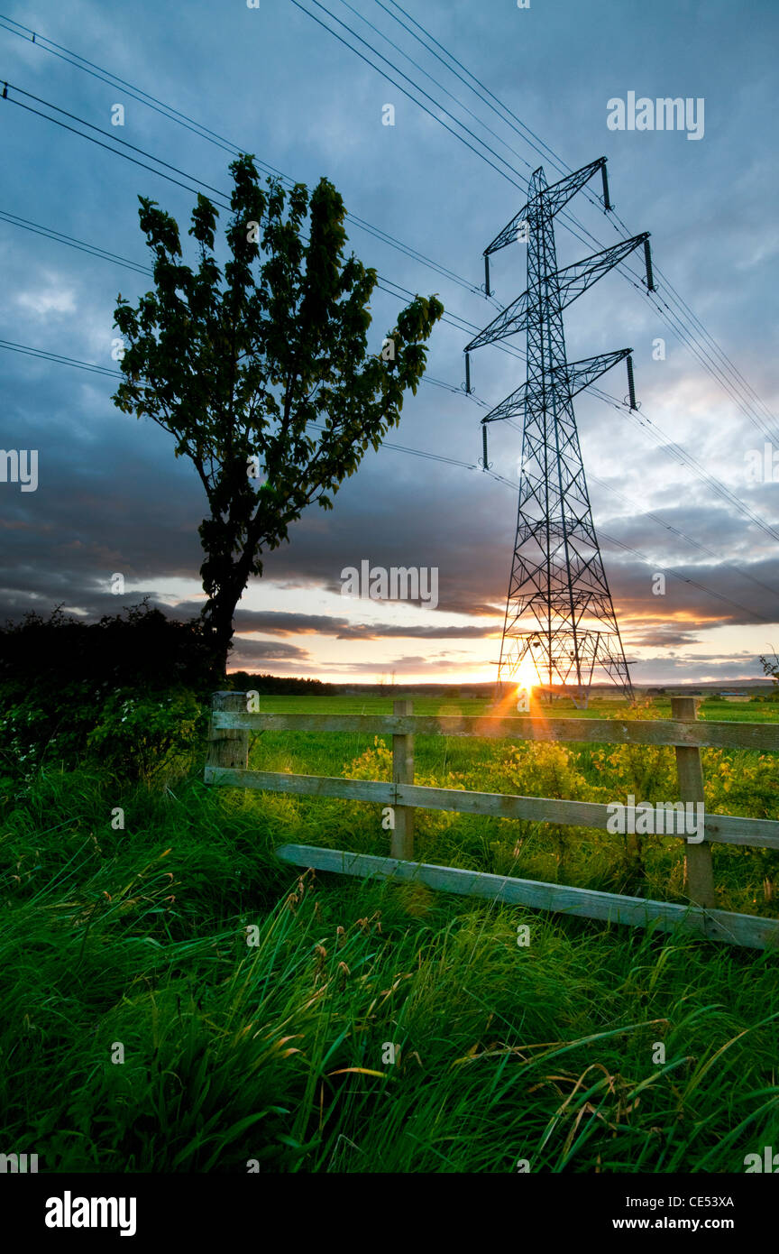 Power lines pylons uk uk national grid hi-res stock photography and ...