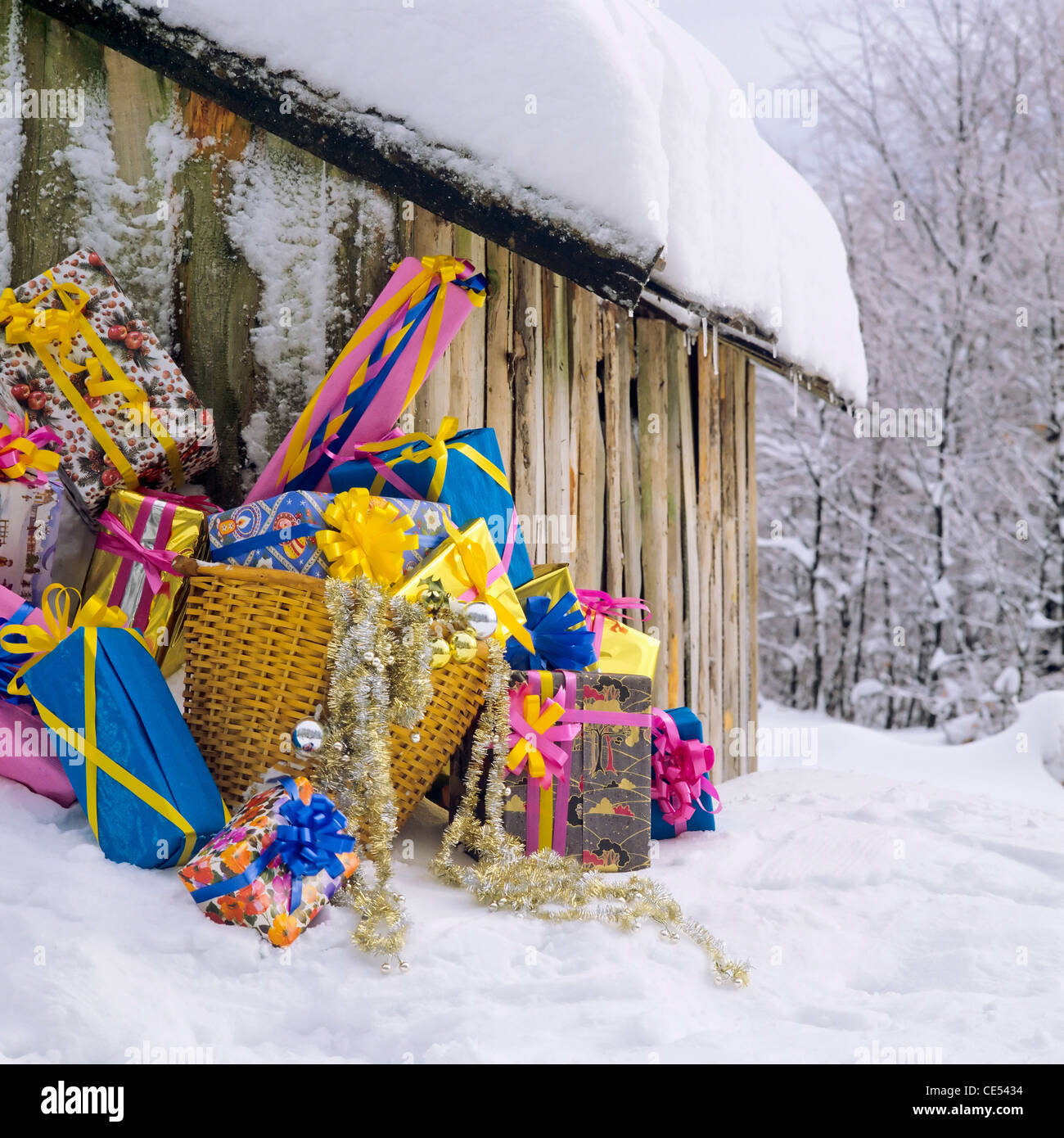 Christmas log cabin hi-res stock photography and images - Alamy