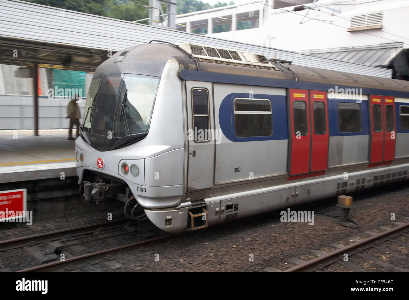MTR MLR train speeds through sha tin station on the mtr overground line ...