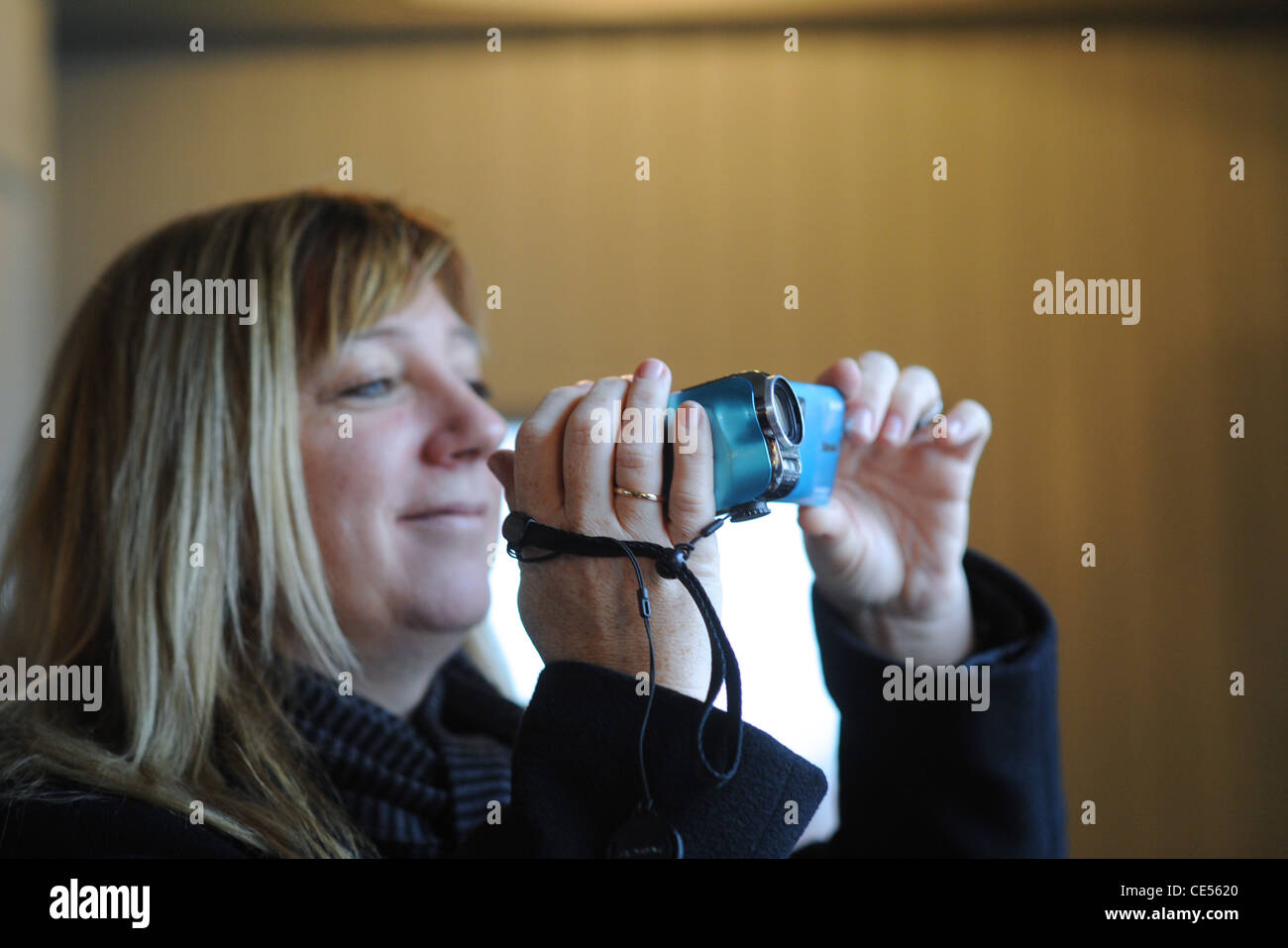 Hand held movie camera hi-res stock photography and images - Alamy