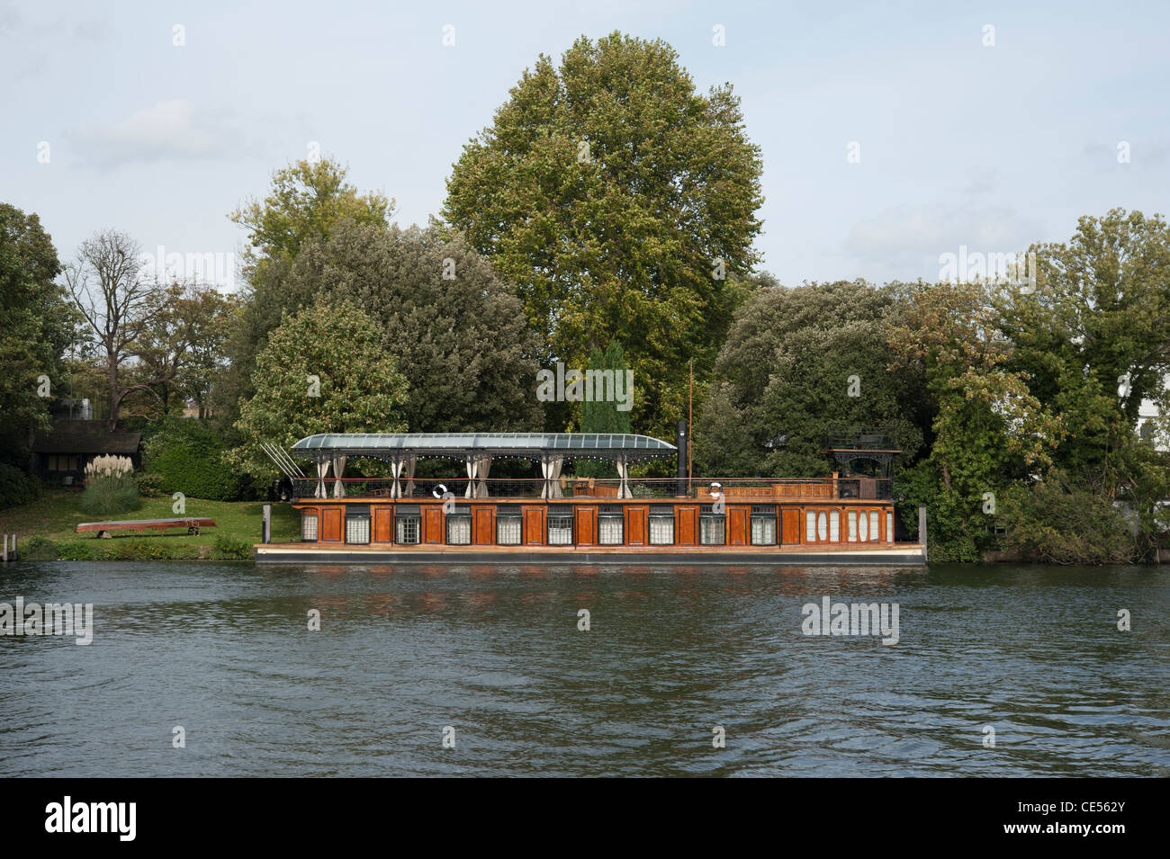 Astoria houseboat hi-res stock photography and images - Alamy