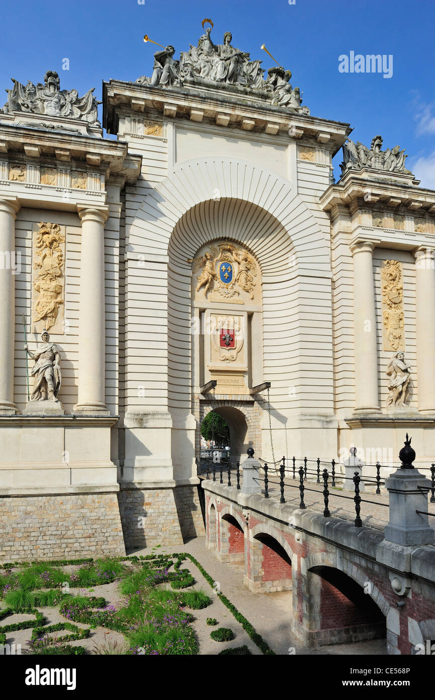 Paris city gate hi-res stock photography and images - Alamy