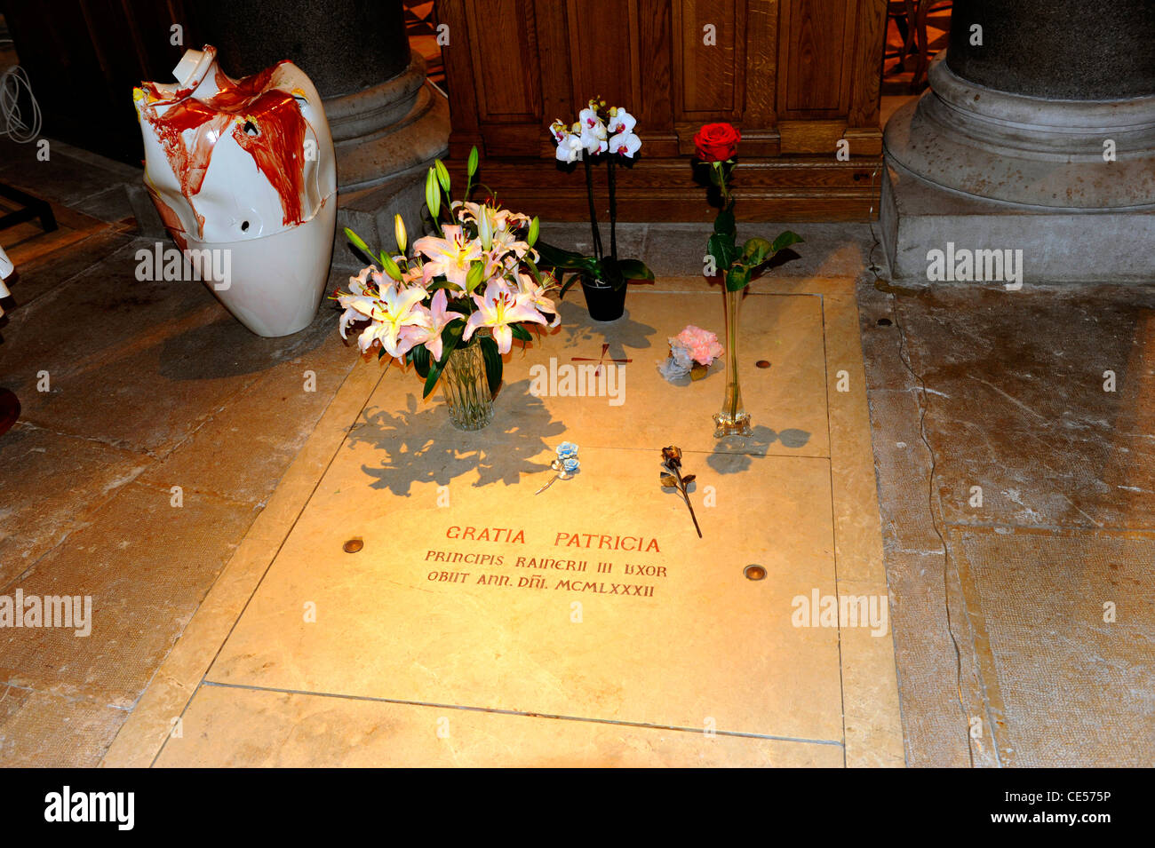 Grave grace kelly princess grace hi-res stock photography and images ...