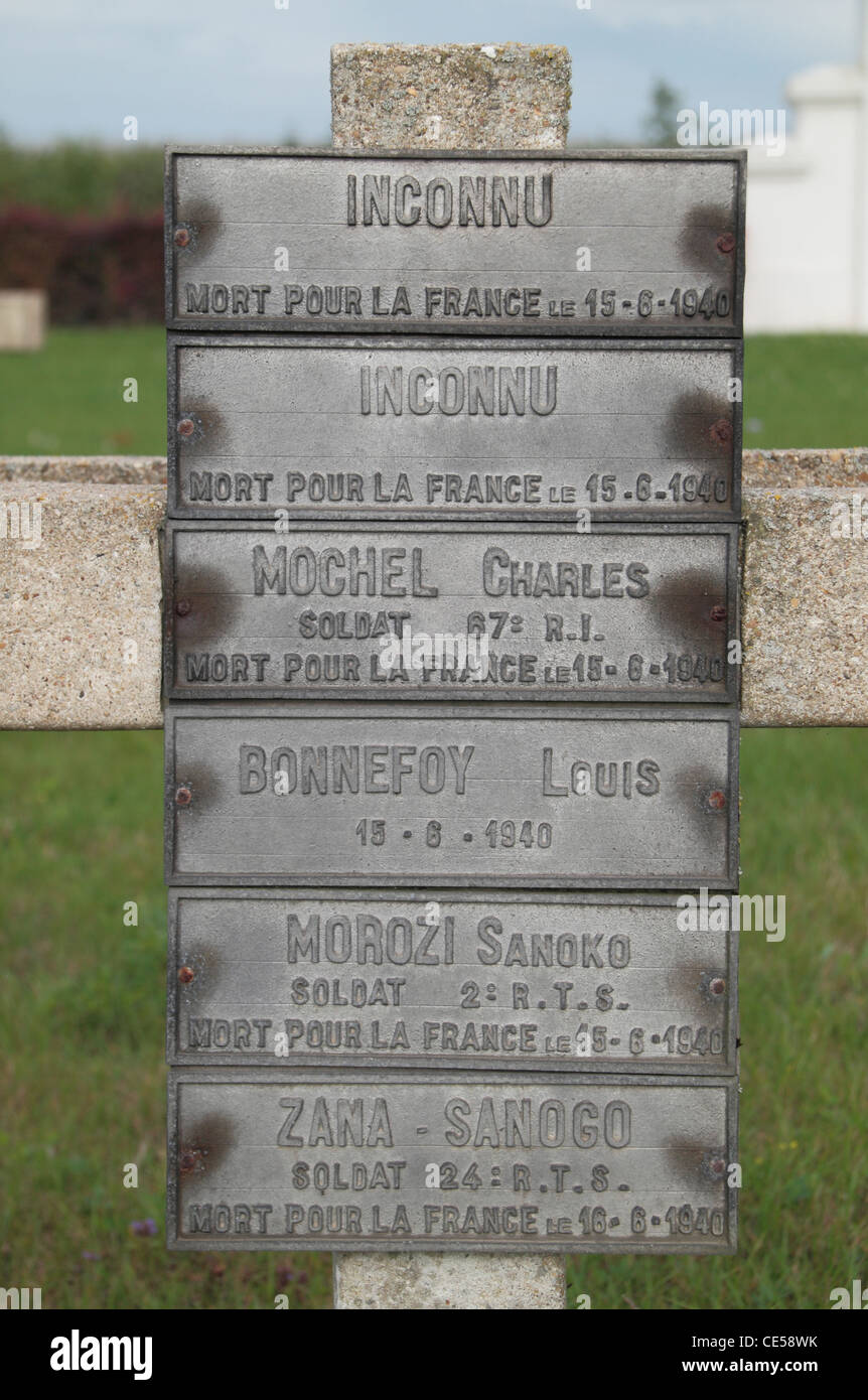 Grave plates hi-res stock photography and images - Alamy