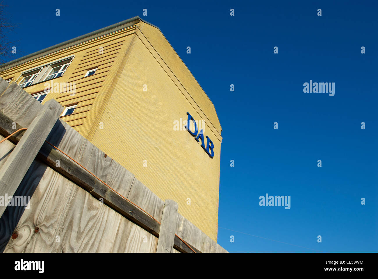YELLOW BRICK DAB BUILDING Stock Photo - Alamy