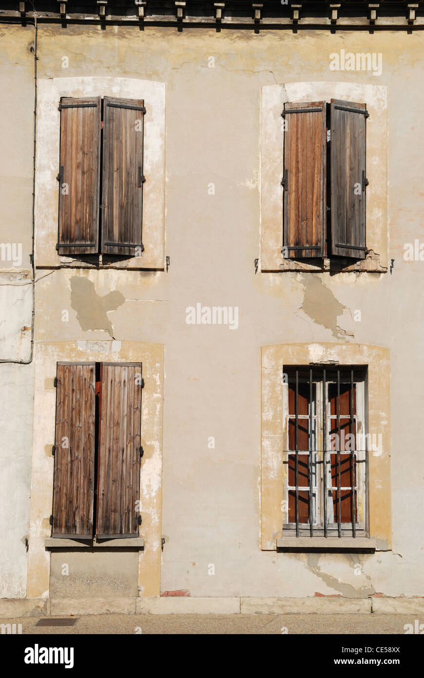 Shuttered windows hi-res stock photography and images - Alamy