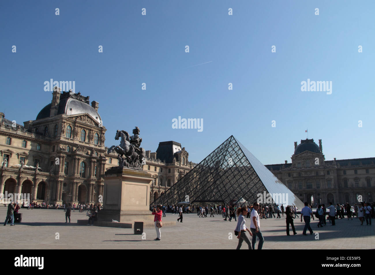 Louvre Museum, The Richelieu Wing and Pyramid, Paris, France Stock ...