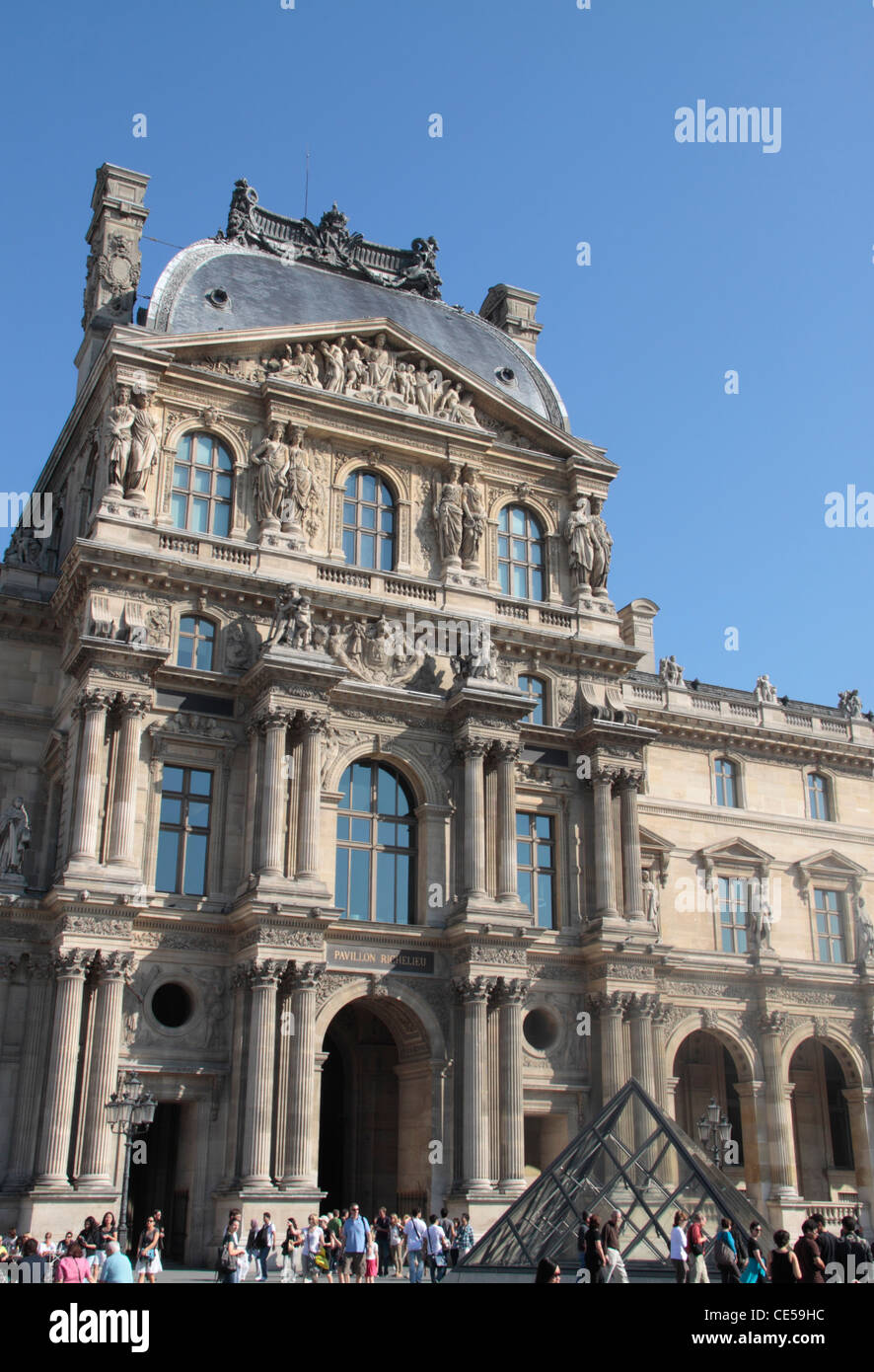 Louvre Museum, The Richelieu Wing and Pyramid, Paris, France Stock ...