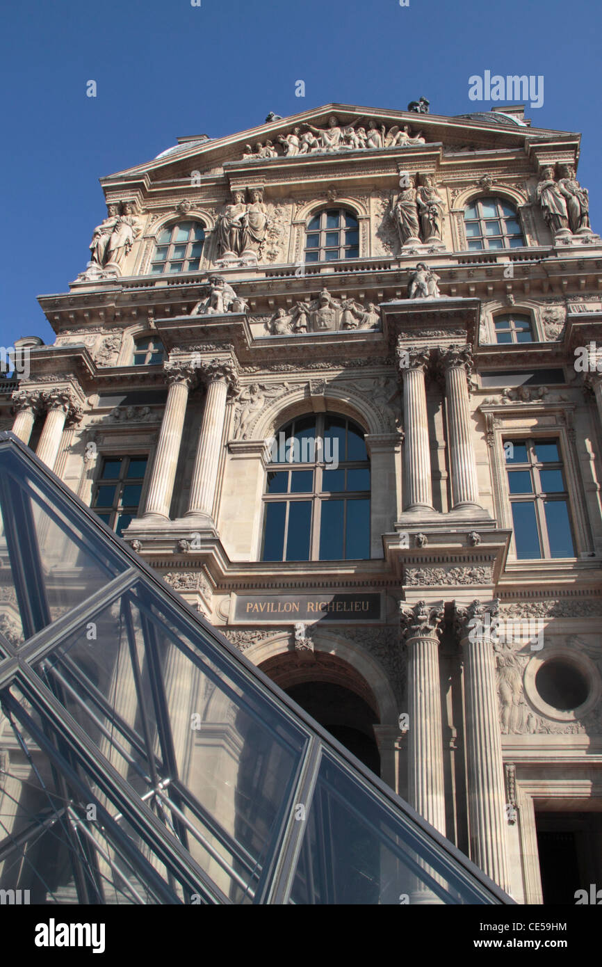Louvre Museum, The Richelieu Wing and Pyramid, Paris, France Stock ...