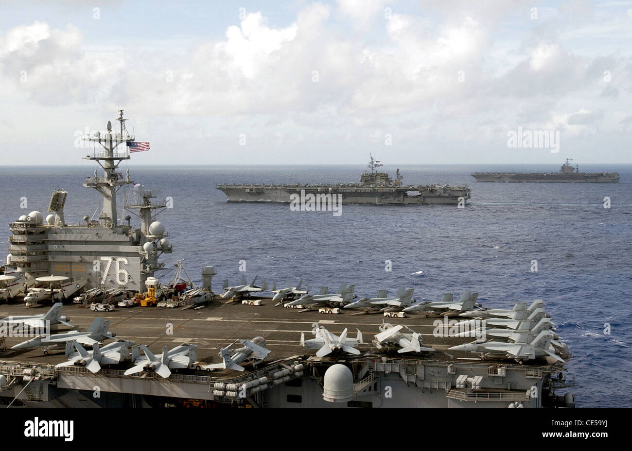 Uss kitty hawk cv 63 hi-res stock photography and images - Alamy