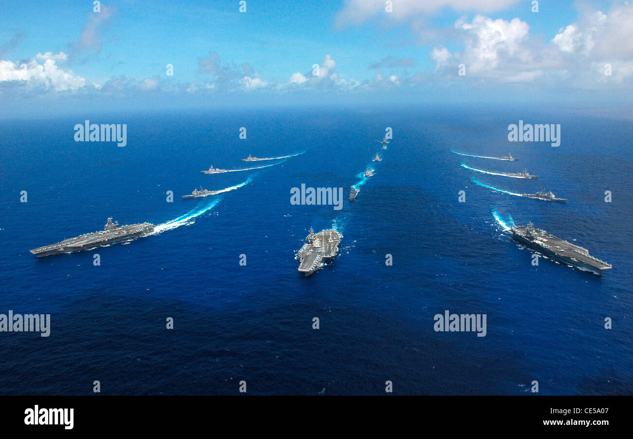 Uss kitty hawk cv 63 strike group hi-res stock photography and images ...