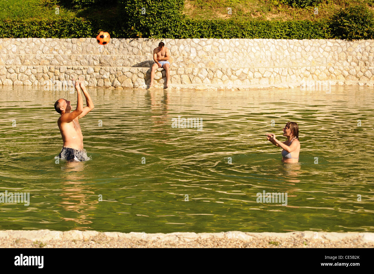 Swimming pool volleyball hi-res stock photography and images - Alamy