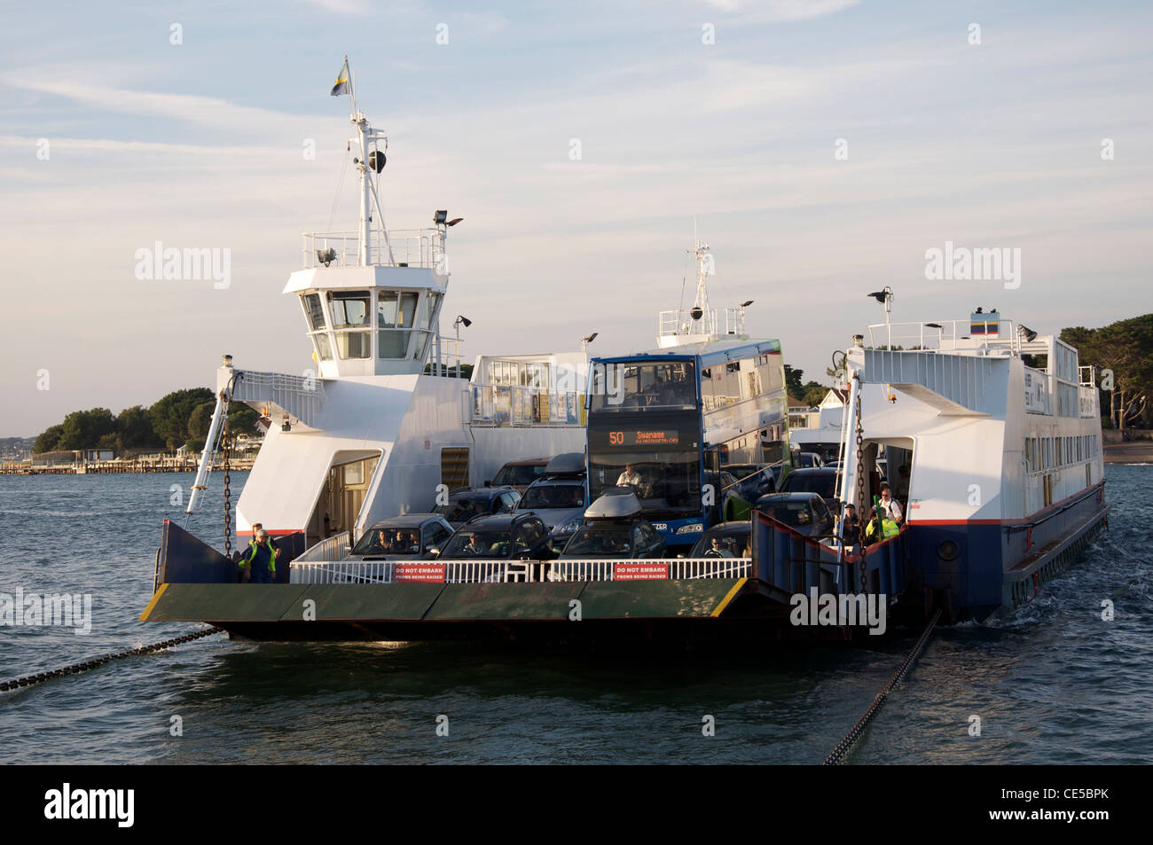 The Sandbanks chain ferry carrying its cargo of vehicles and passengers ...
