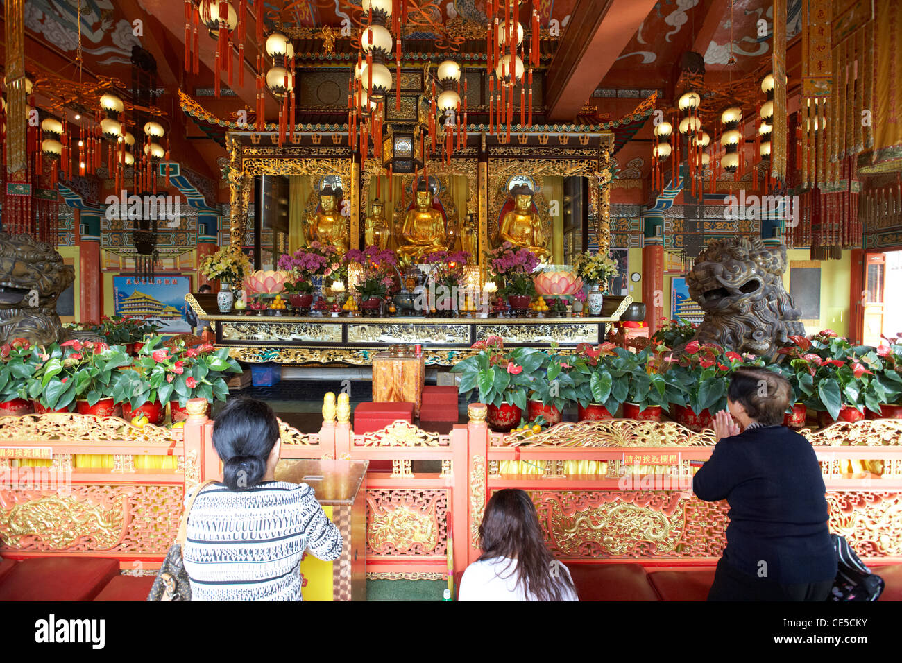 Chinese praying hi-res stock photography and images - Alamy