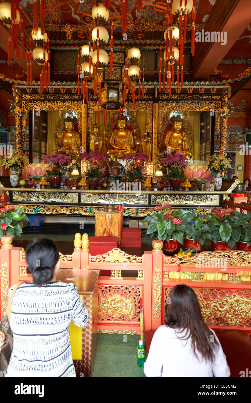 Chinese praying hi-res stock photography and images - Alamy
