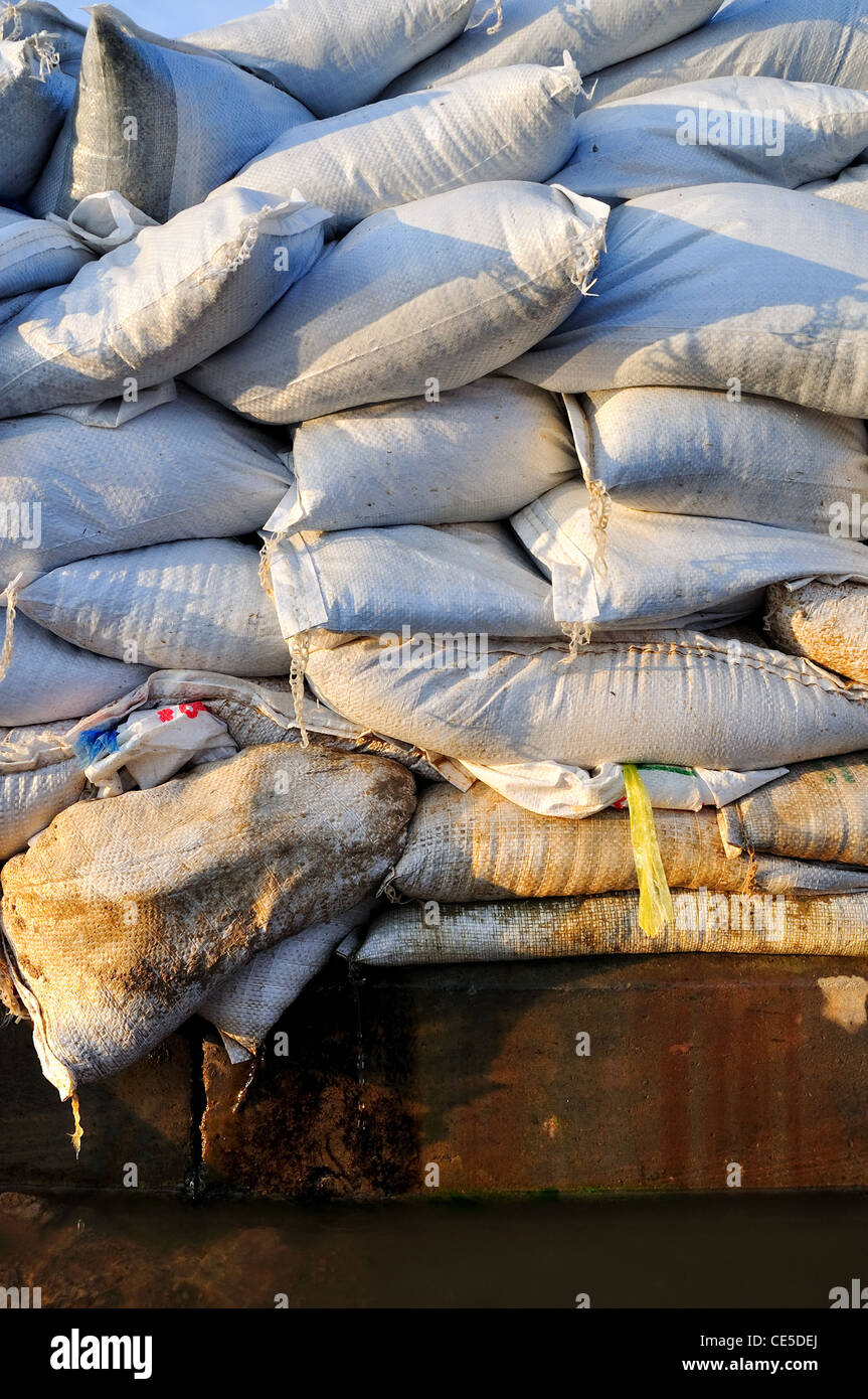Sandbags stop flood waters Stock Photo - Alamy