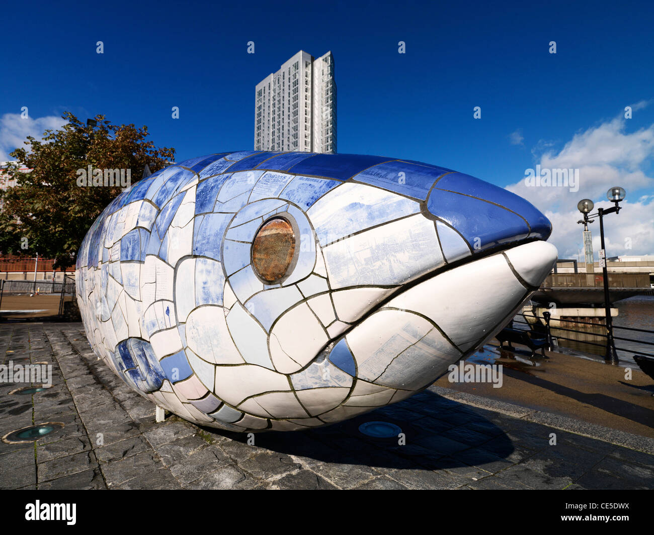 Ceramic fish sculpture hi-res stock photography and images - Alamy