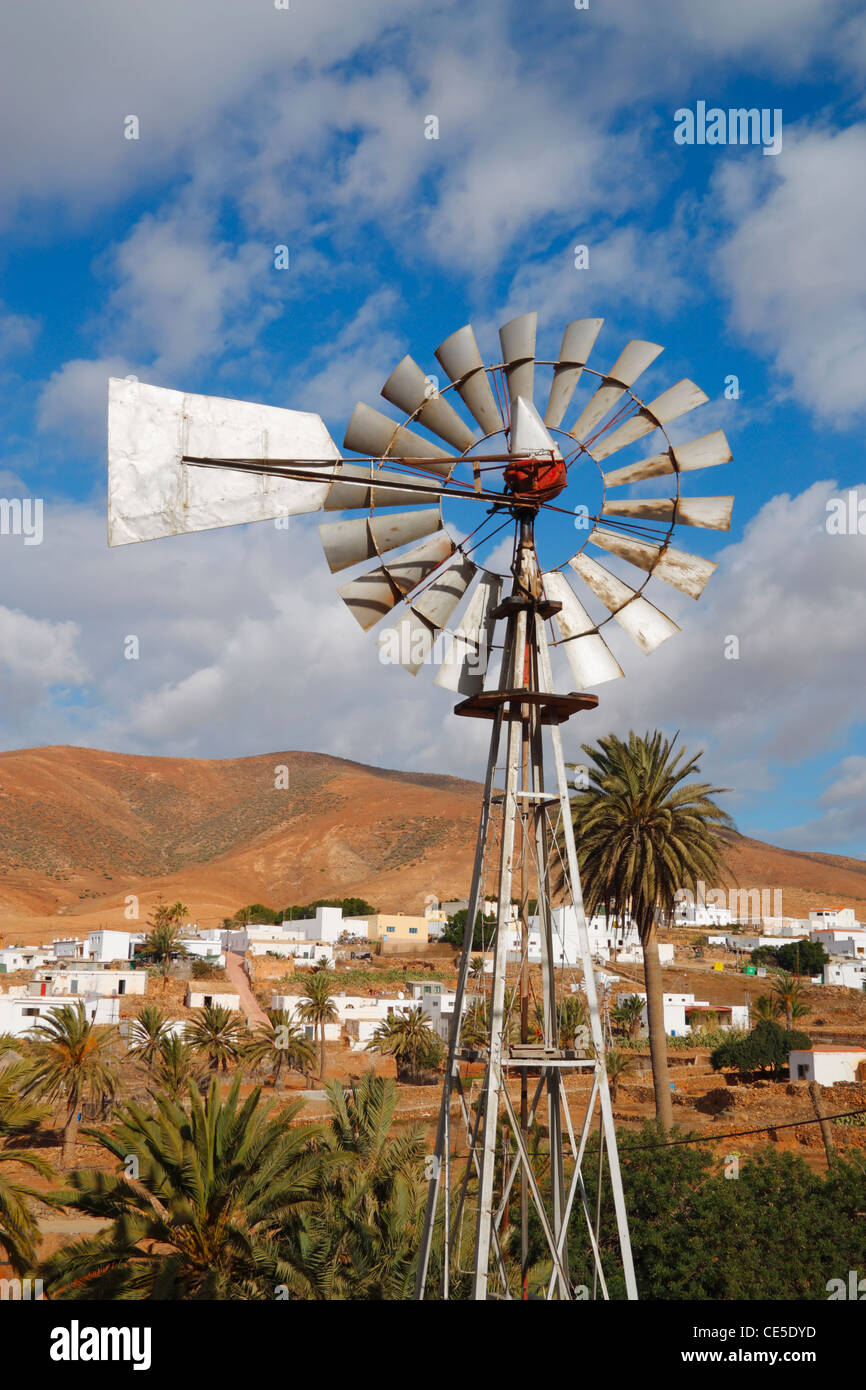 Windmill pump water well hi-res stock photography and images - Alamy