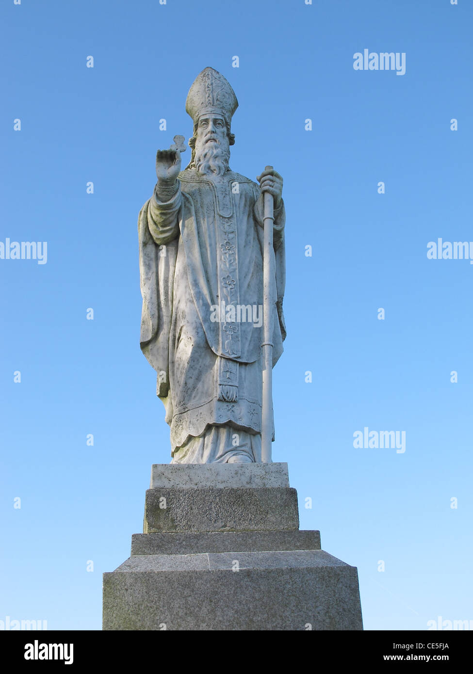 Saint patrick statue hi-res stock photography and images - Alamy