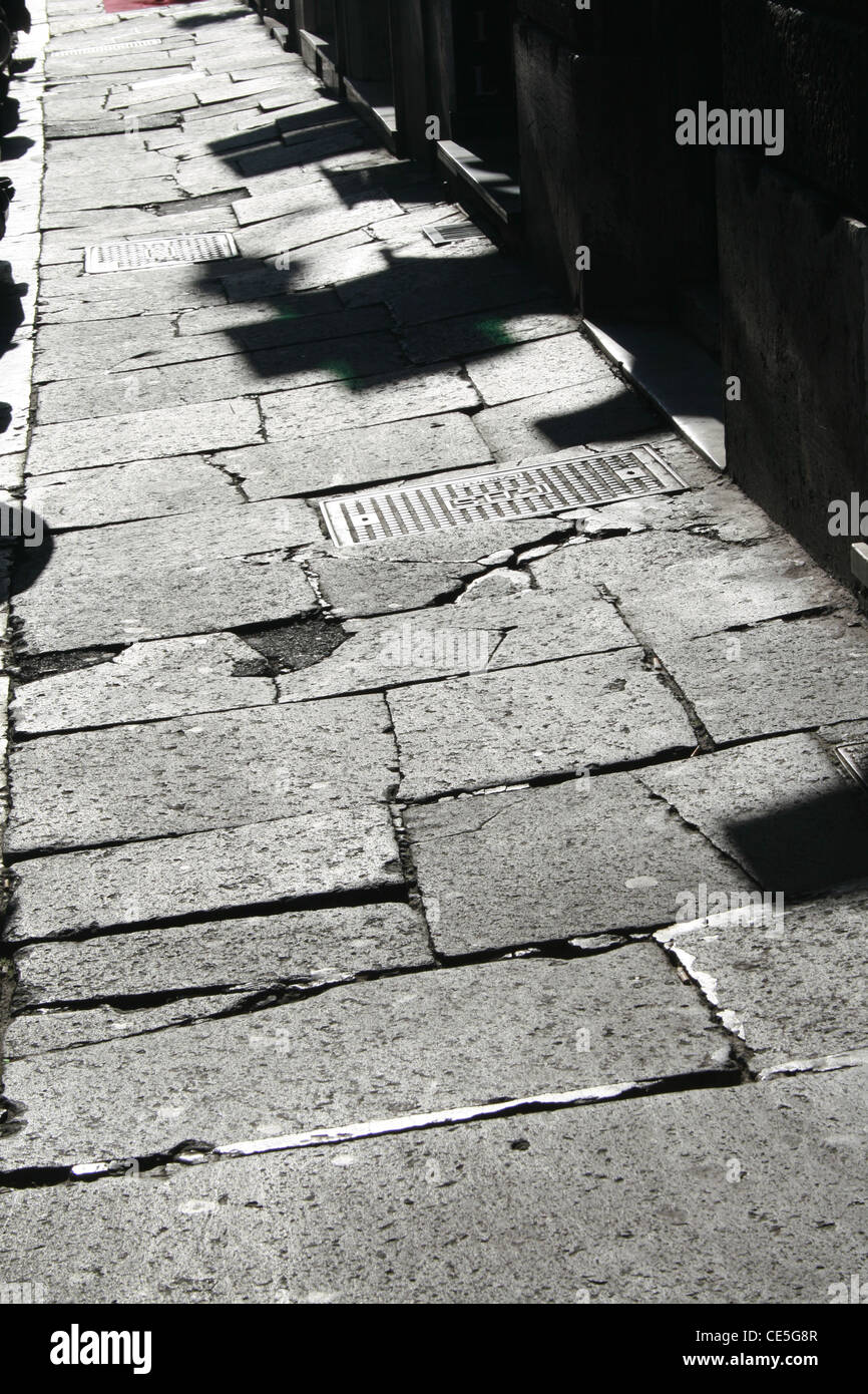 Pavement in sun hi-res stock photography and images - Alamy
