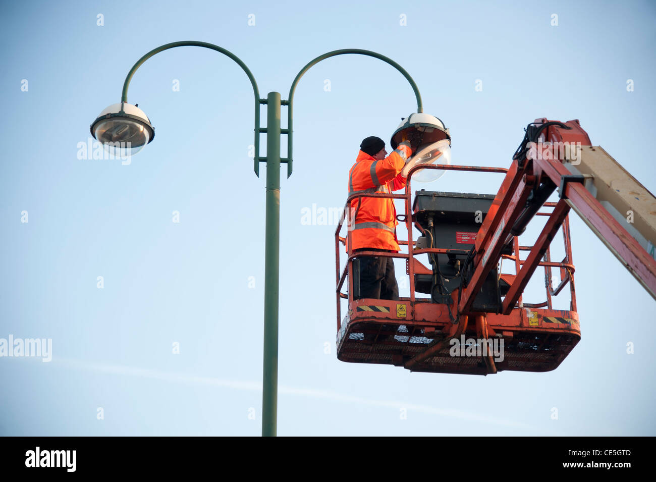 Street lamp repairing hi-res stock photography and images - Alamy