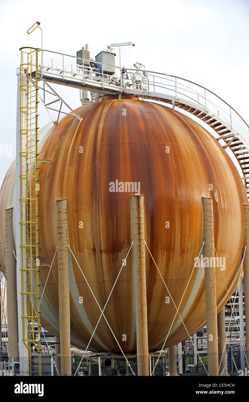 Shell oil fuel storage tank hi-res stock photography and images - Alamy