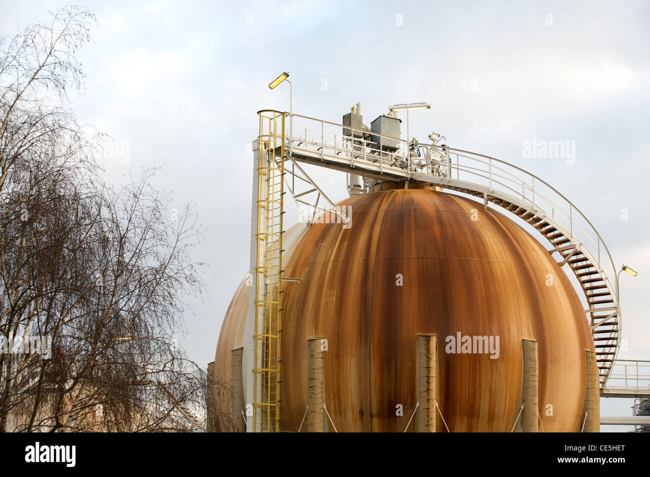 Shell oil fuel storage tank hi-res stock photography and images - Alamy