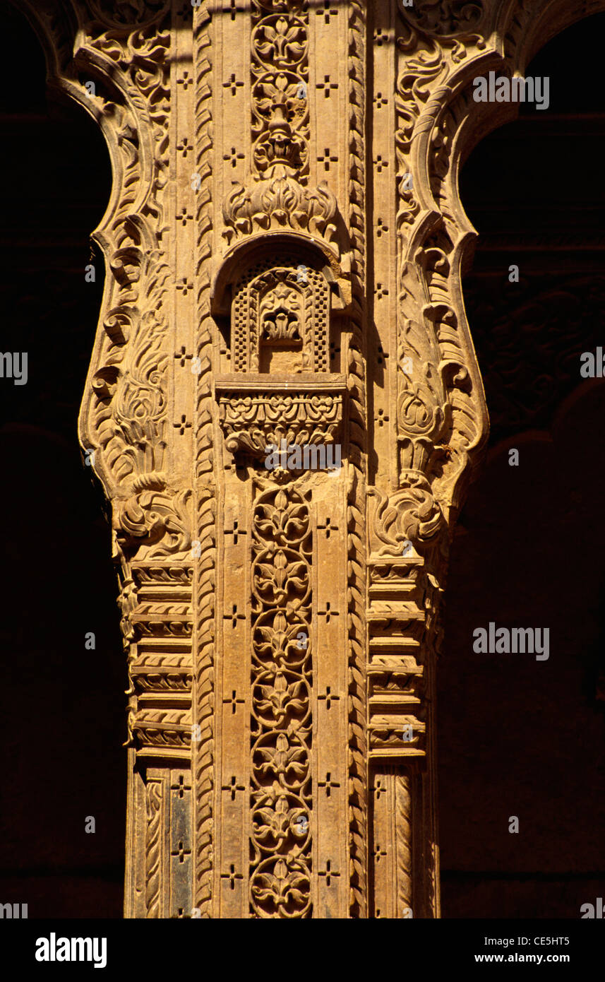 Decorated carved pillar ; Patwan Ki Haveli ; Jaisalmer ; Rajasthan ...