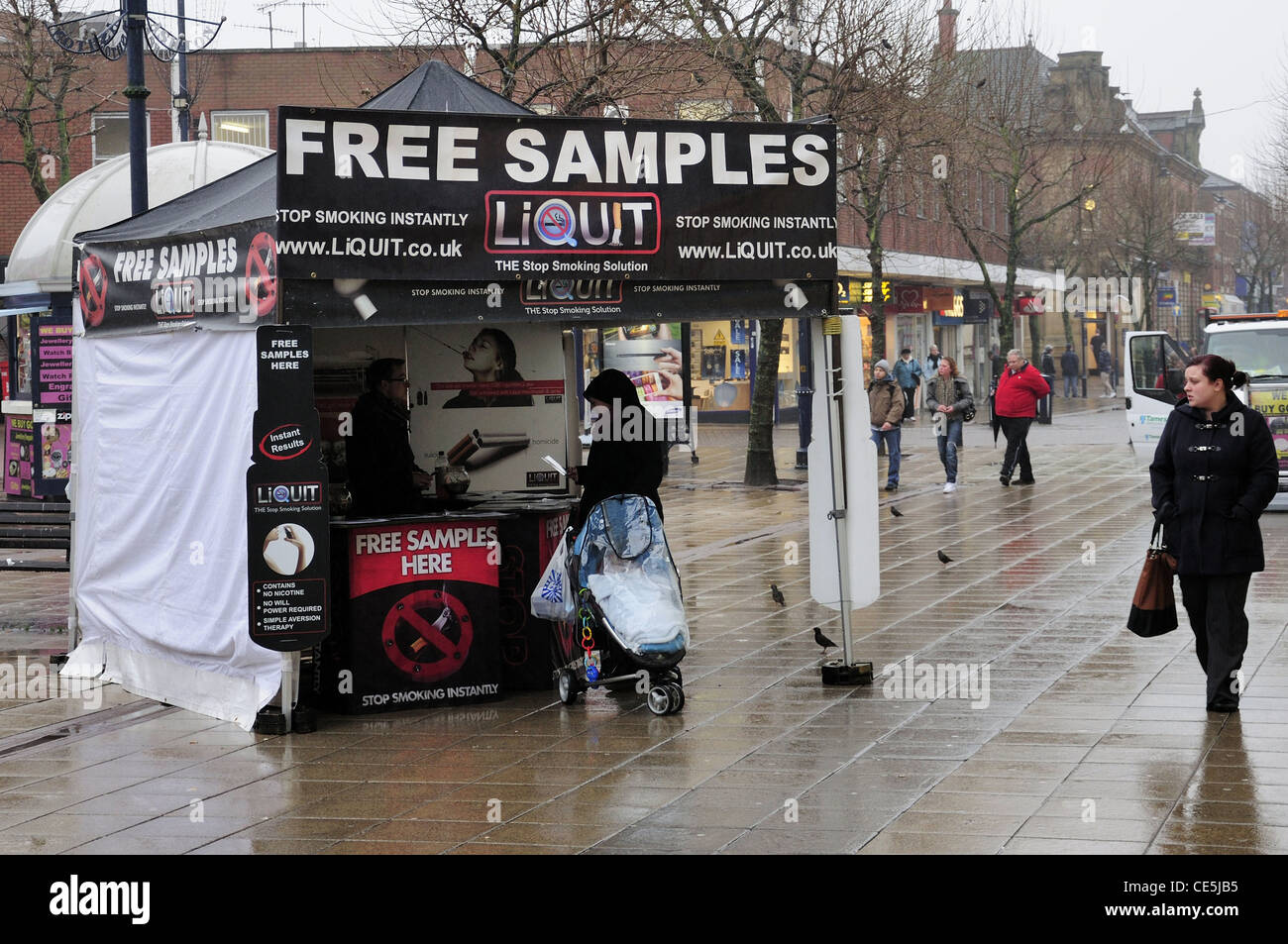 Cigarette stall hi-res stock photography and images - Alamy