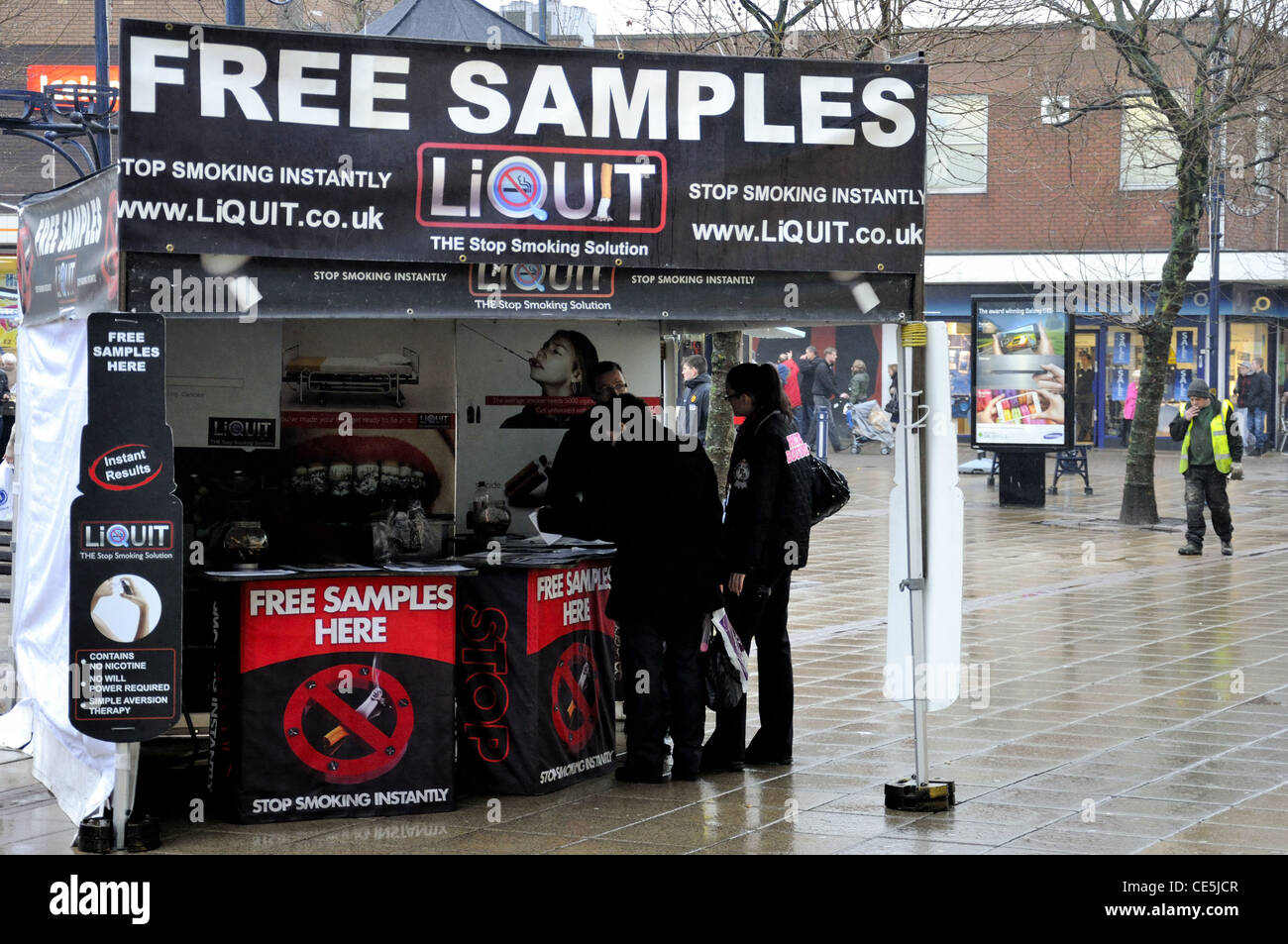 Cigarette stall hi-res stock photography and images - Alamy