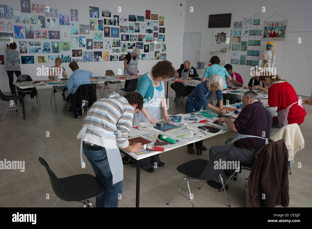 A visual arts course for adults run by the University of the Creative ...