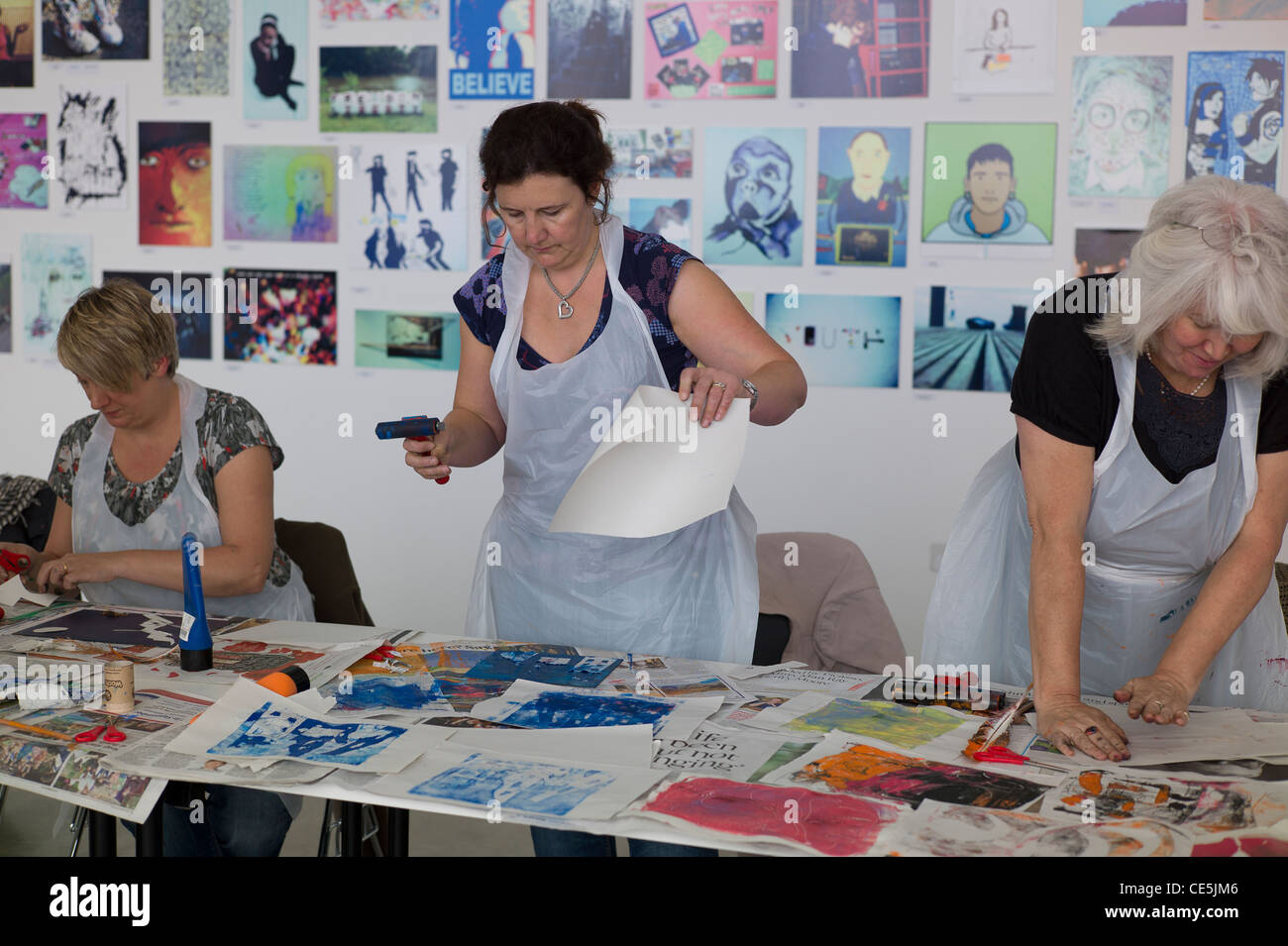 A visual arts course for adults run by the University of the Creative ...