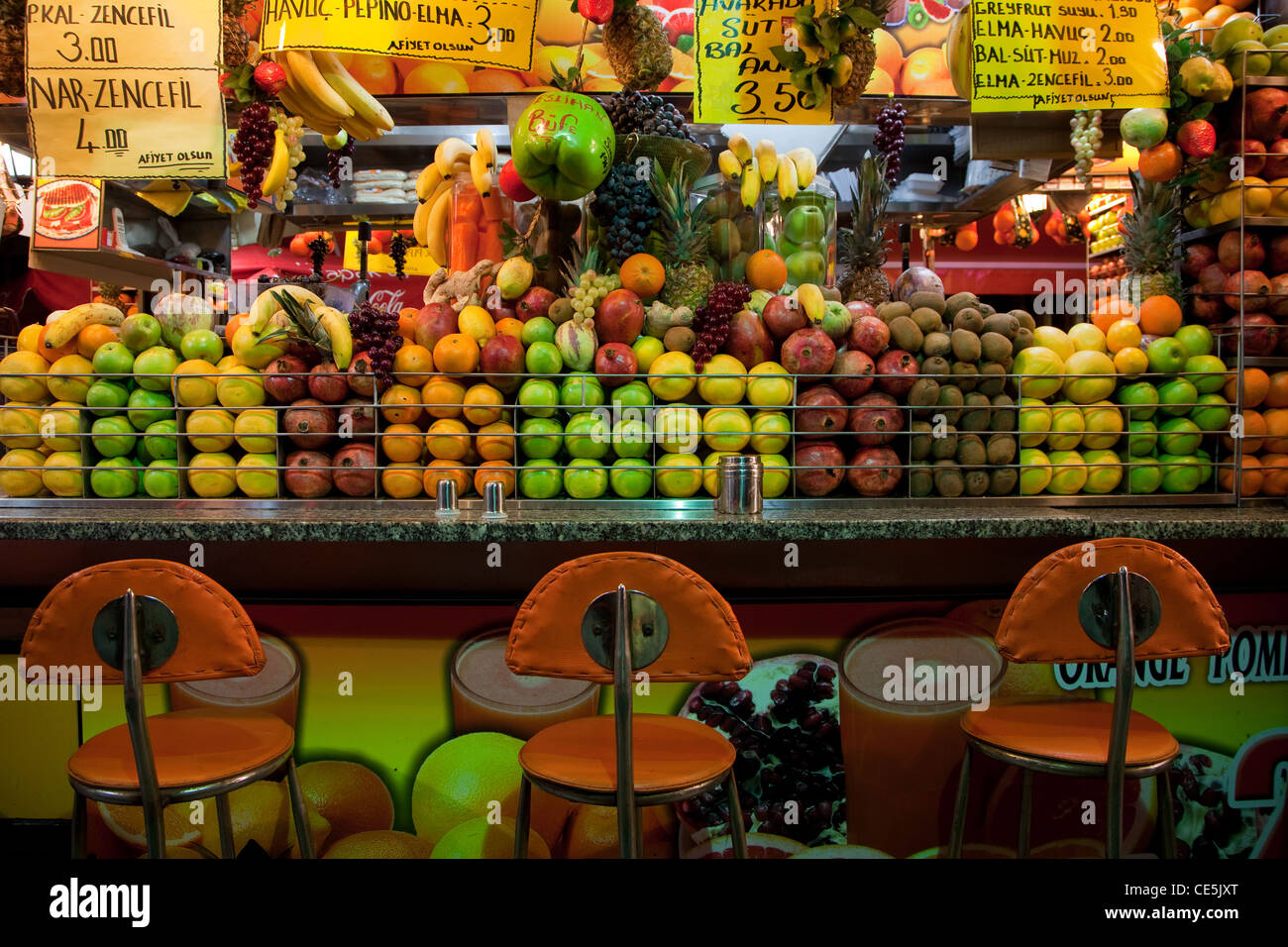 NIGHT STALL ISTANBUL Stock Photo - Alamy