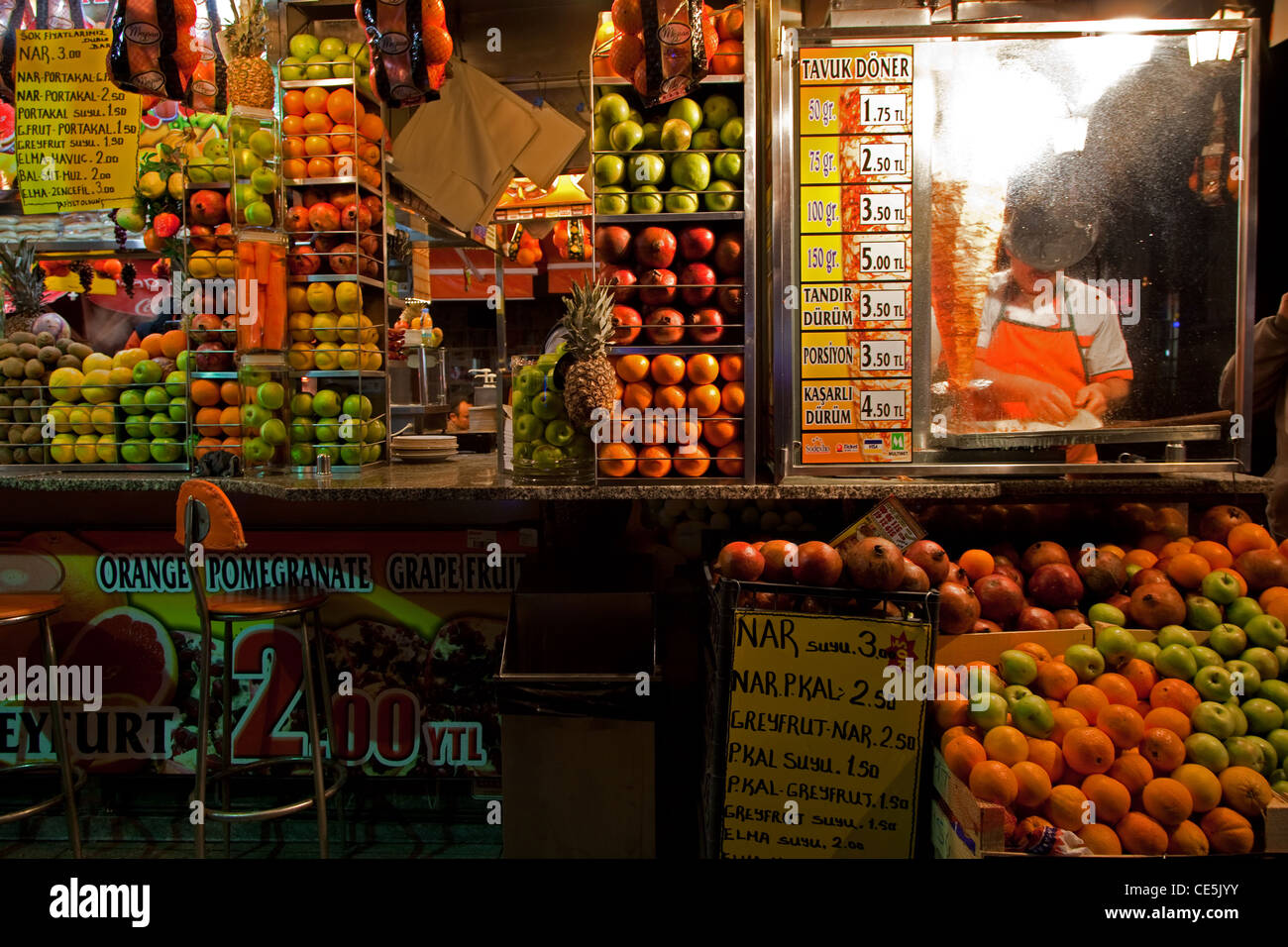 NIGHT STALL ISTANBUL Stock Photo - Alamy