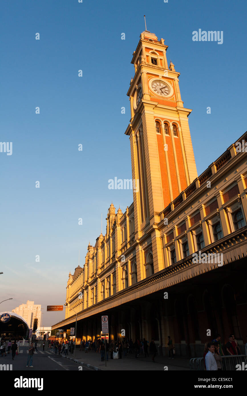 People walking and crossing street beside clock tower, Estacao da Luz ...