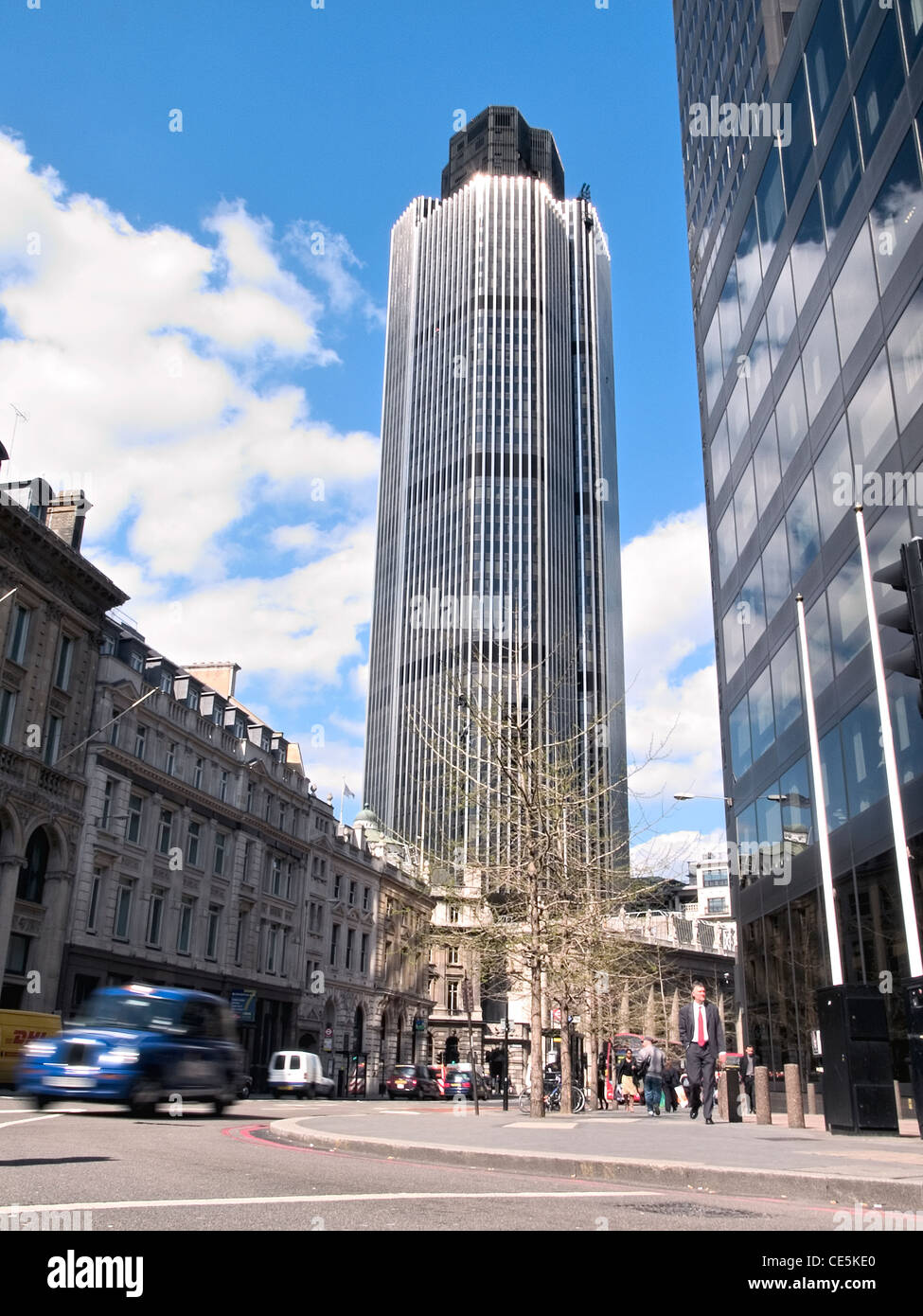 view of the NatWest Tower in London, Tower 42 Stock Photo - Alamy