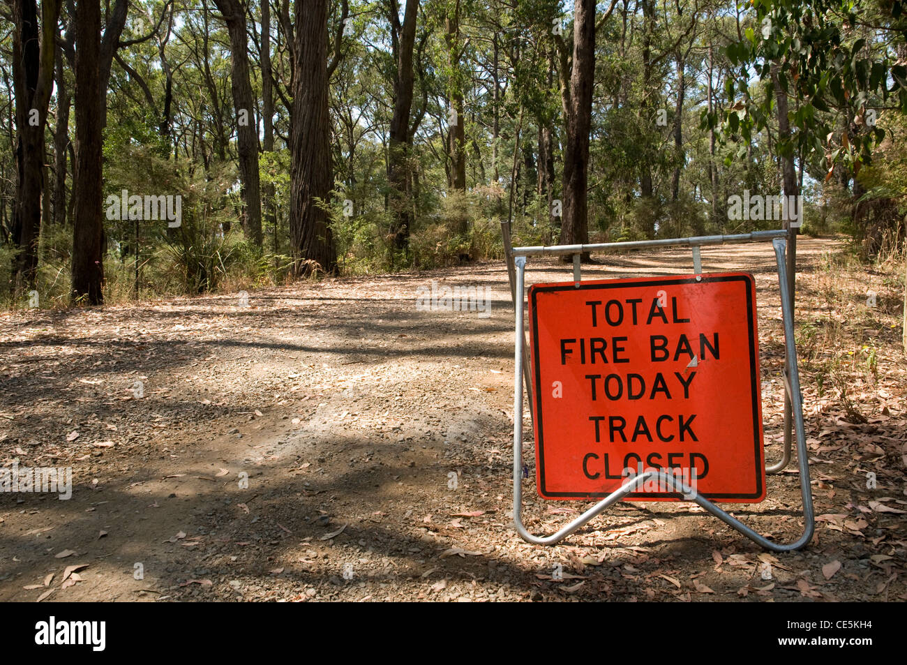 Fire warning sign australia hi-res stock photography and images - Alamy