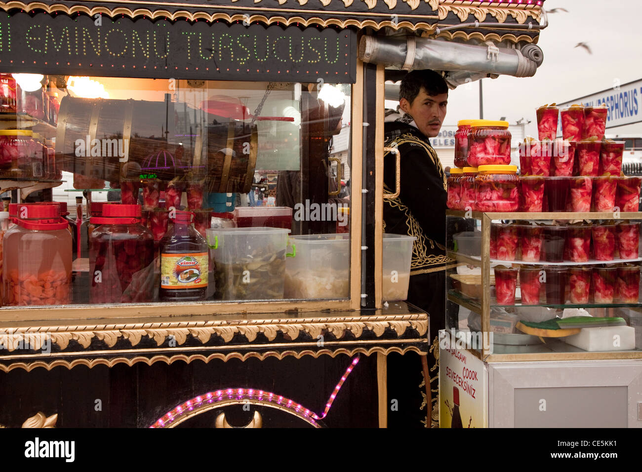 Food vendor istanbul hi-res stock photography and images - Alamy