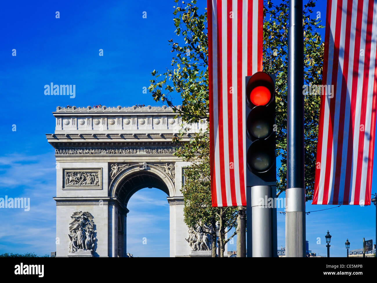 Flags, traffic light, Arc de Triomphe, Paris, France Stock Photo - Alamy