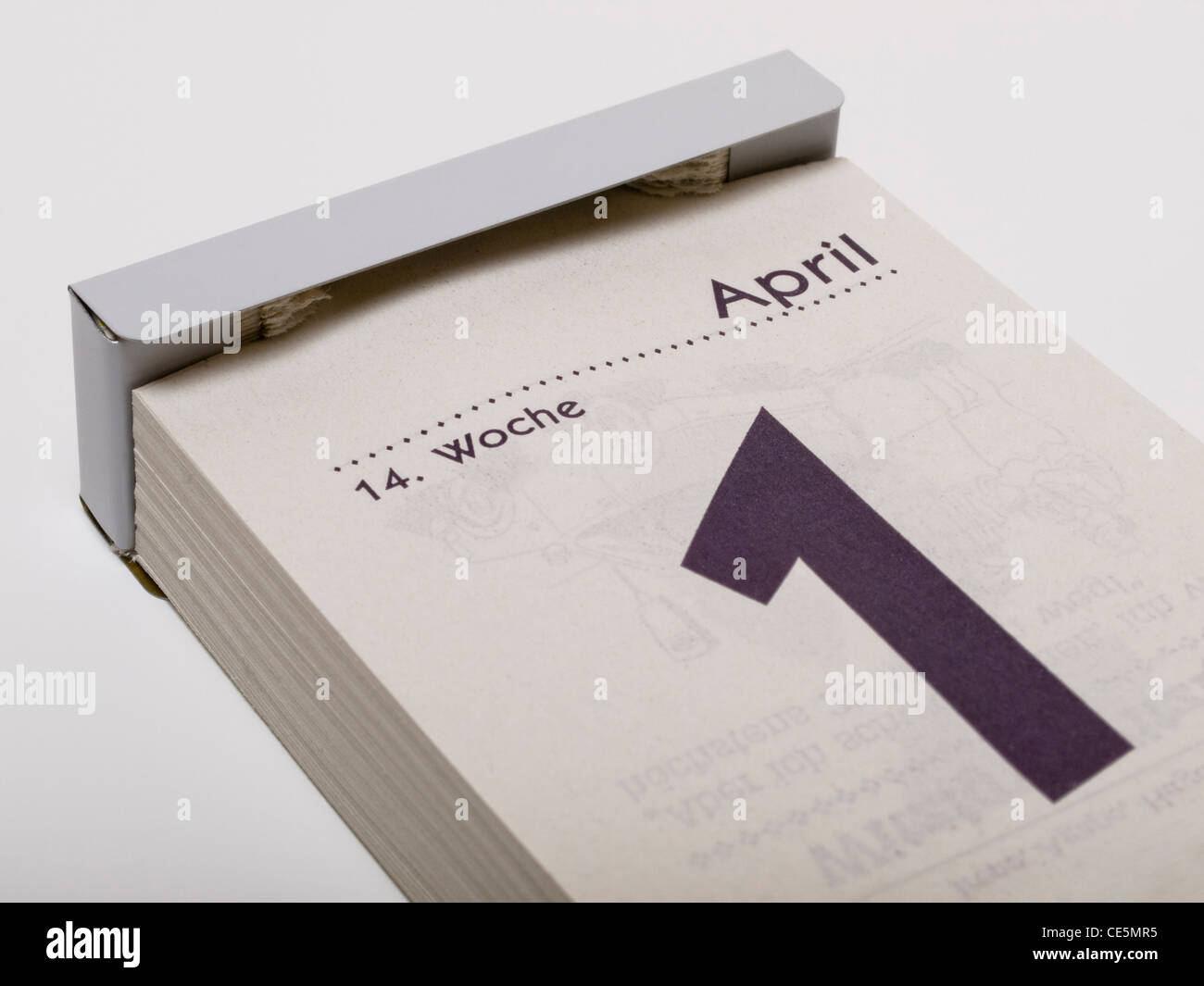 Ein Kalender zeigt den ersten April an | A calendar shows the first ...