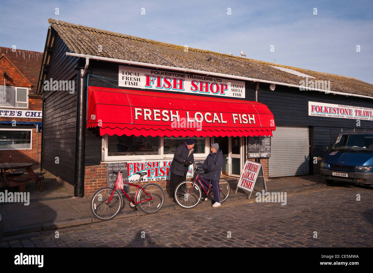 Fishmonger shop fish hi-res stock photography and images - Alamy
